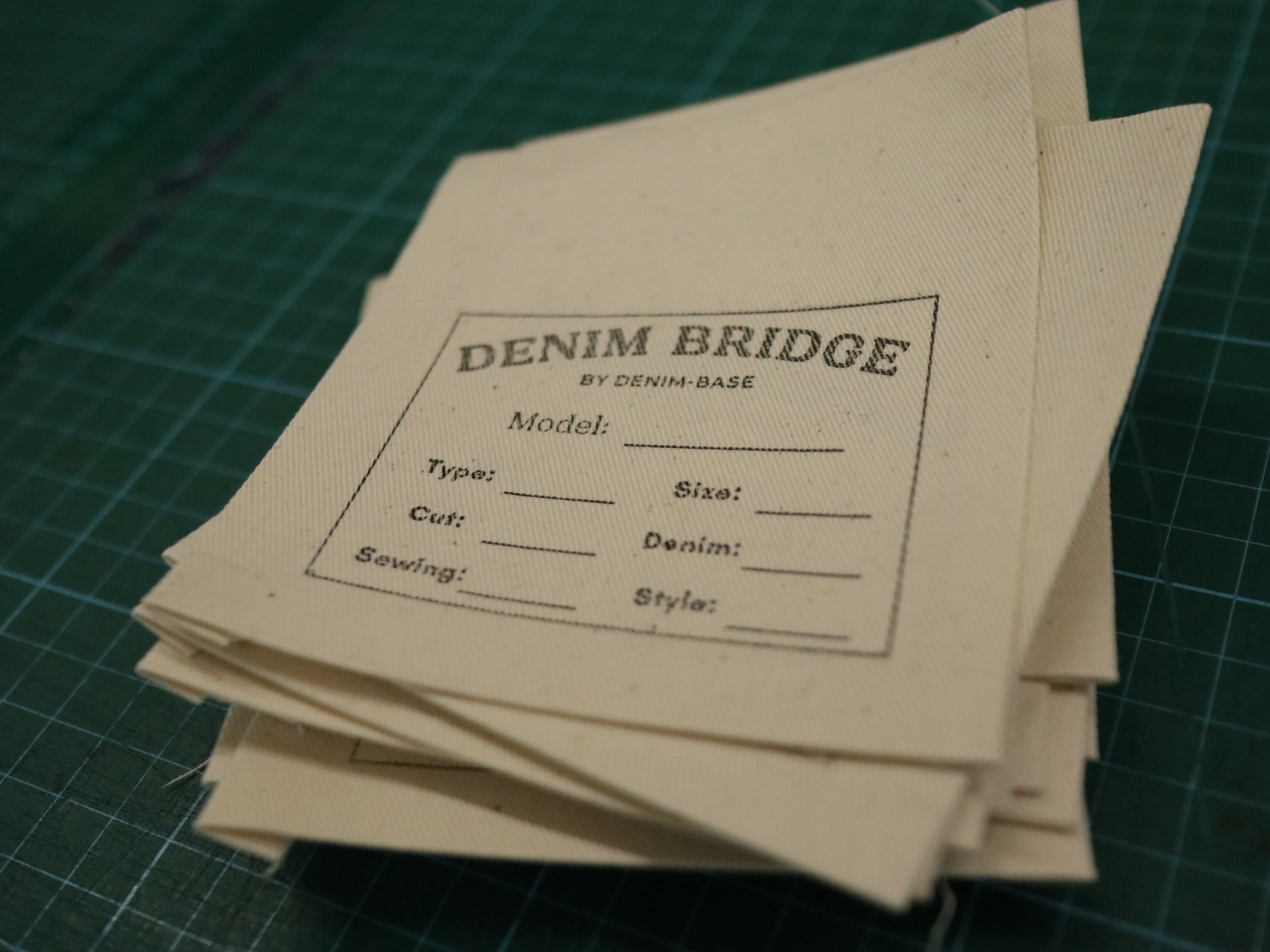 革パッチを覆う布を新しく | denim bridge